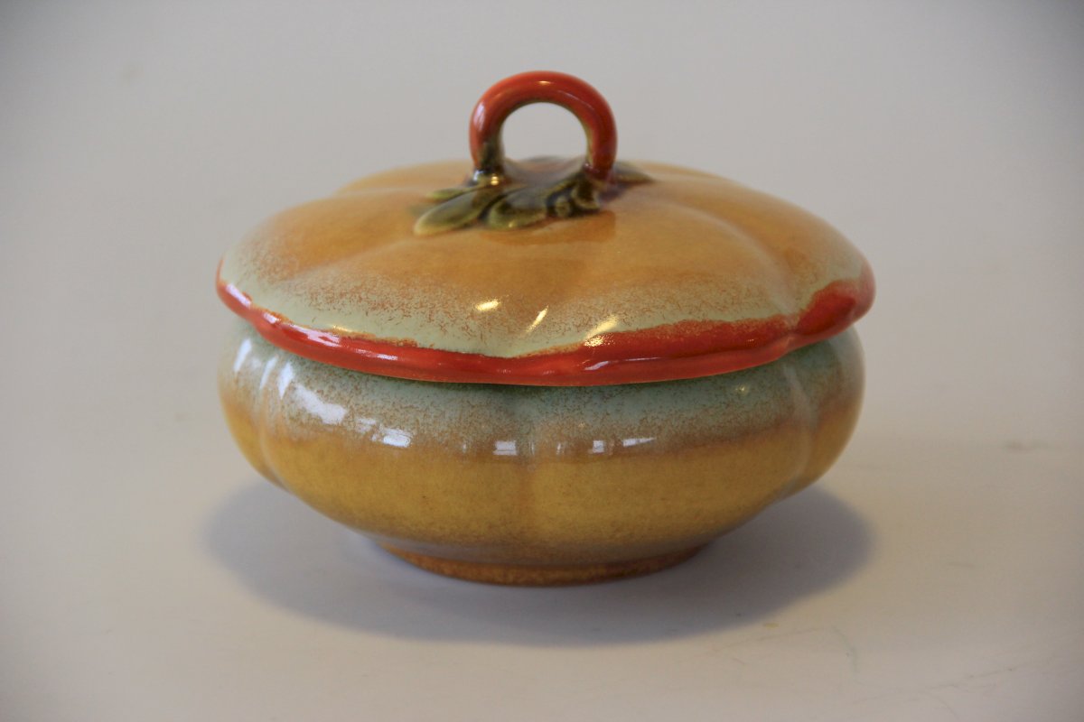 Bowl with lid. Esterwerda.