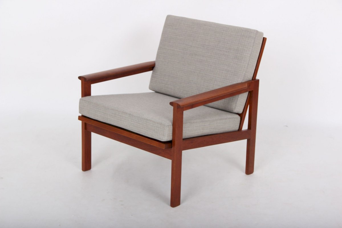 Renovated armchair model Capella. Design by Illum Wikkelsoe
